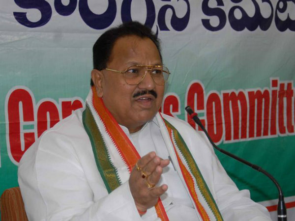 కెసిఆర్‌కు సీన్‌‌లేదు: డిఎస్, సోనియాతో చిరు వ్యూహాలు | KCR will rule ...