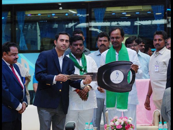 ఎన్నారైలకు పిలుపు: ‘డెక్కన్ ఆటో’ ప్రారంభించిన కెసిఆర్(పిక్చర్స్) | KCR ...