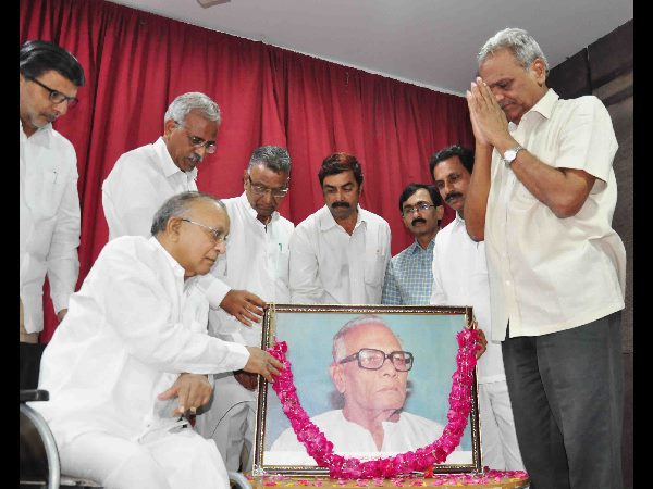 చండ్ర రాజేశ్వర రావును ఆంధ్రోడంటారా: కెసిఆర్‌పై నారాయణ | Dubbed Chandra ...