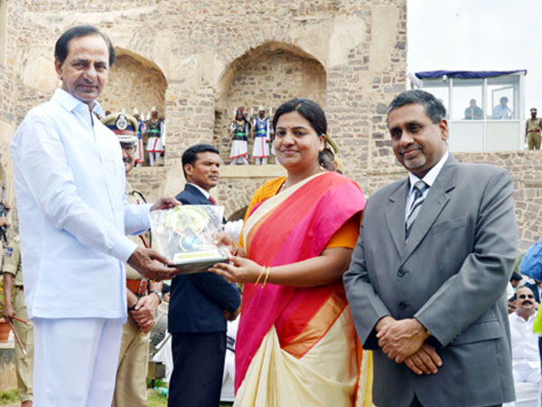 ముక్కుసూటితనంతోనే మంట: ప్రజాప్రతినిధులతో ఢీ, భాగ్యనగరానికి బదిలీ ...