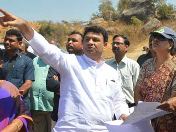 ముక్కుసూటితనంతోనే మంట: ప్రజాప్రతినిధులతో ఢీ, భాగ్యనగరానికి బదిలీ ...