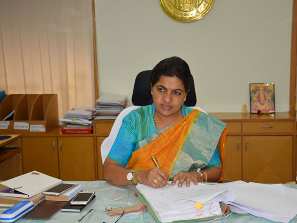 ముక్కుసూటితనంతోనే మంట: ప్రజాప్రతినిధులతో ఢీ, భాగ్యనగరానికి బదిలీ ...