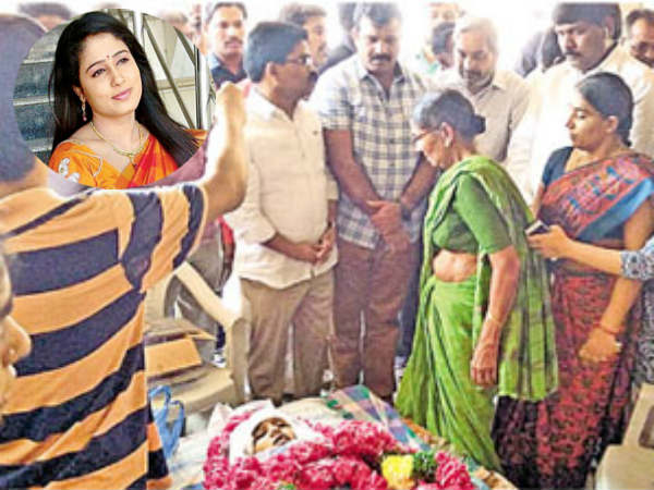 రాధికకు కన్నీటి వీడ్కోలు: కొడుకును చూసి పలువురి కంటతడి.., దర్యాప్తు ...