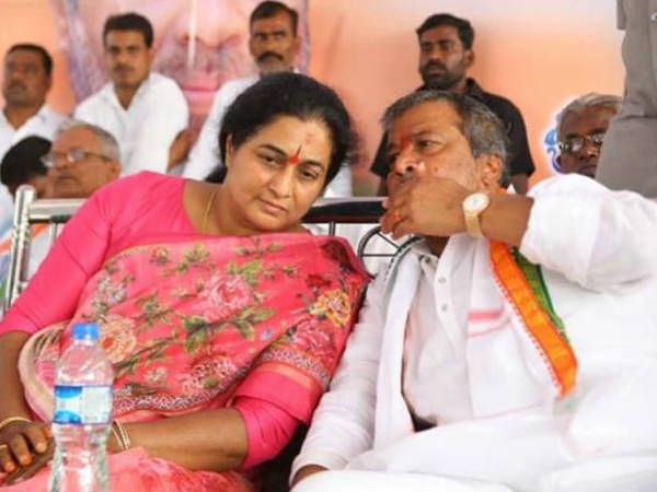 భార్య తీరుతో దామోదర మనస్తాపం, ప్రచారం నిలిపేసి..: పద్మిని అందుకే తిరిగి ...