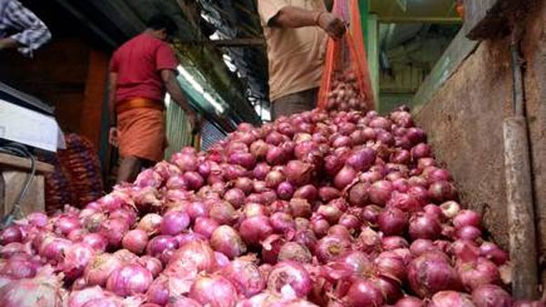 దేశంలో పెరిగిన ఉల్లిపాయల దొంగలు: బాలీవుడ్ స్టైల్ లో ట్రక్ నుండి 20 ...