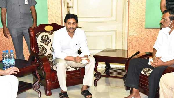 YS Jagan: Challa Ramakrishna Reddy కుమారుడు Challa Bhageerath Reddy ...