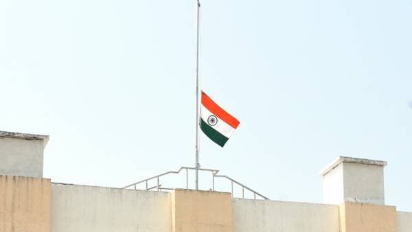 గౌతమ్ రెడ్డి మృతితో విషాద ఛాయలు-సచివాలయం, అసెంబ్లీపై జాతీయ జెండా అవనతం ...