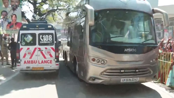 YS Jagan, Jagananna Vidya Deevena: Ambulanceకు దారి ఇచ్చిన AP CM Convoy ...