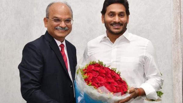 ప్రభుత్వ మాజీ ప్రధాన కార్యదర్శికి కీలక బాధ్యతలను అప్పగించిన వైఎస్ జగన్..!! | Former CS Sameer ...