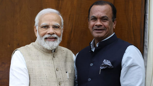 ప్రధాని మోదీతో కోమటిరెడ్డి వెంకటరెడ్డి- ఏం జరుగుతోంది? | Telangana ...