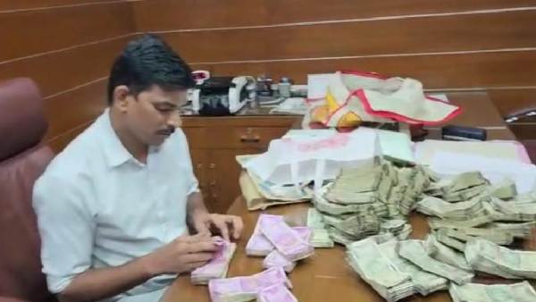 Mla ఎమ్మెల్యే కొడుకు ప్రభుత్వ ఉద్యోగి లంచం ఇంట్లో రూ 6 కోట్లు సీజ్