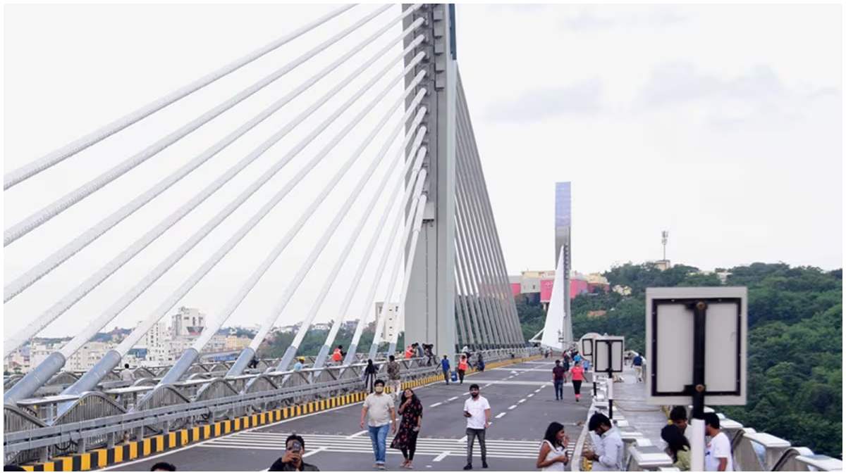 Durgam Cheruvu Cable Bridge: దుర్గం చెరువు కేబుల్ బ్రిడ్జి బంద్ ...