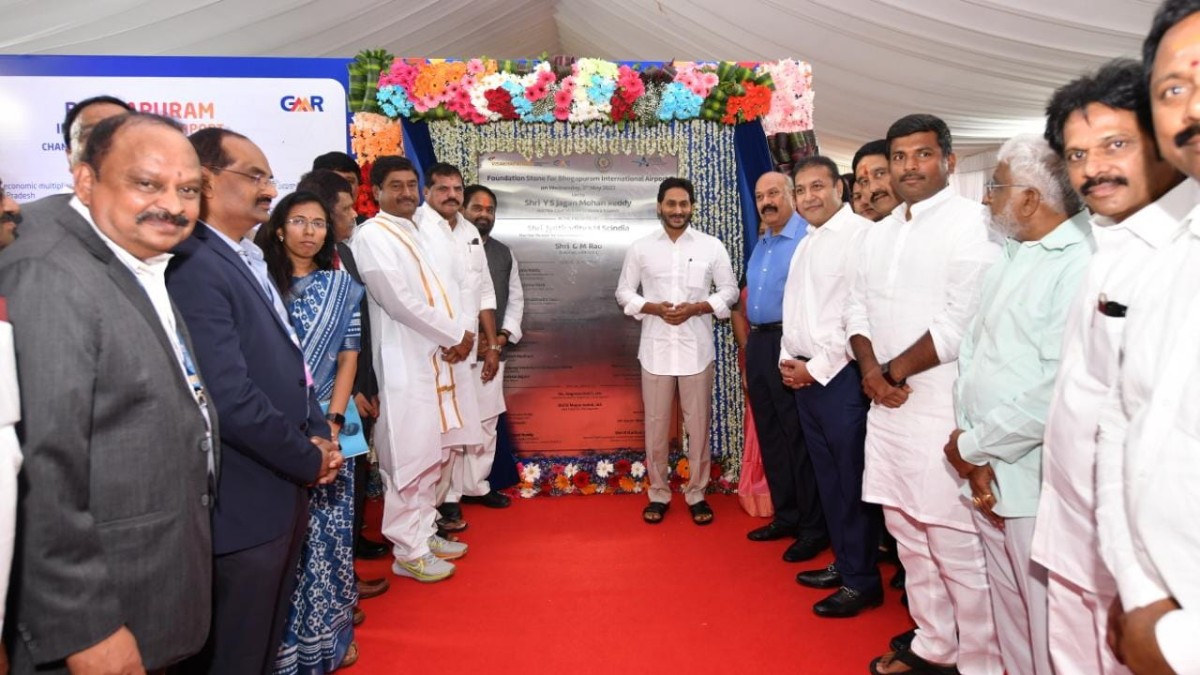 భోగాపురం ఎయిర్ పోర్టుకు జగన్ శంఖుస్ధాపన..2026లో తానే ప్రారంభిస్తానని ...