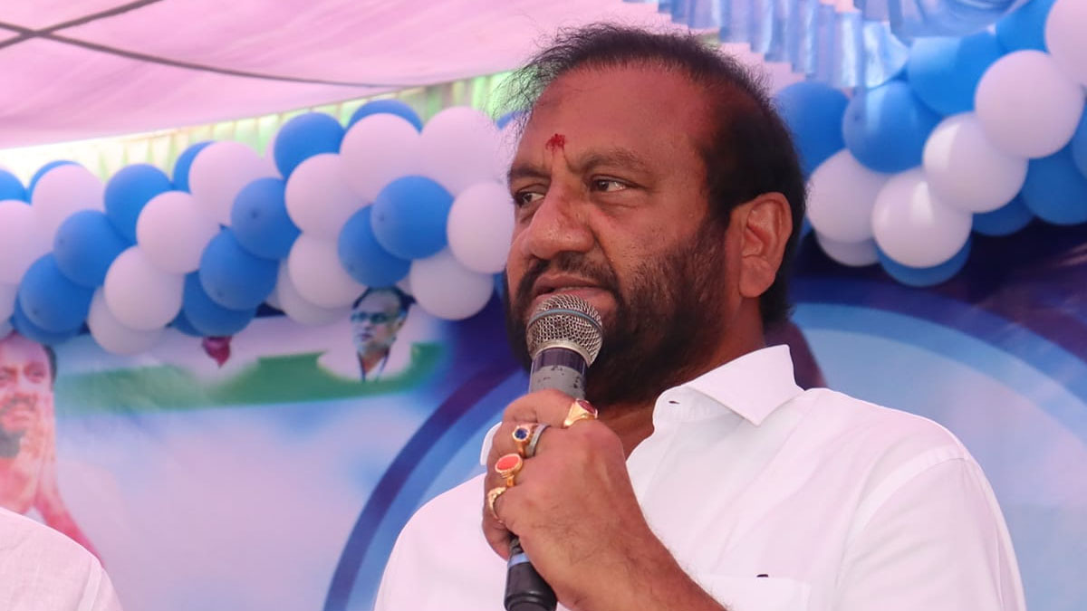 పవన్.. దమ్ముంటే నన్ను చెప్పుతో కొట్టు: నల్లపరెడ్డి ప్రసన్నకుమార్ ...