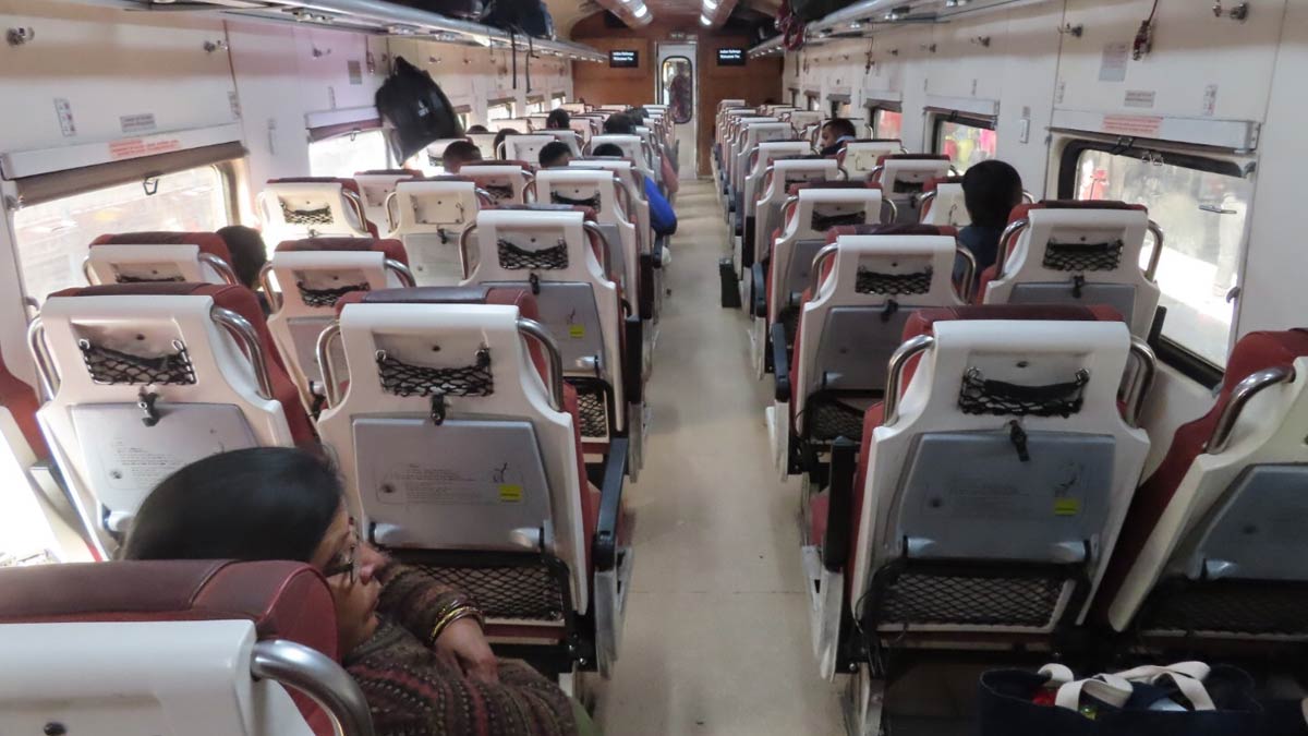 రైళ్లల్లో ఏసీ కోచ్ ల టికెట్ ధరల్లో రాయితీ వర్తించేదెవరికి - కండీషన్స్ ...