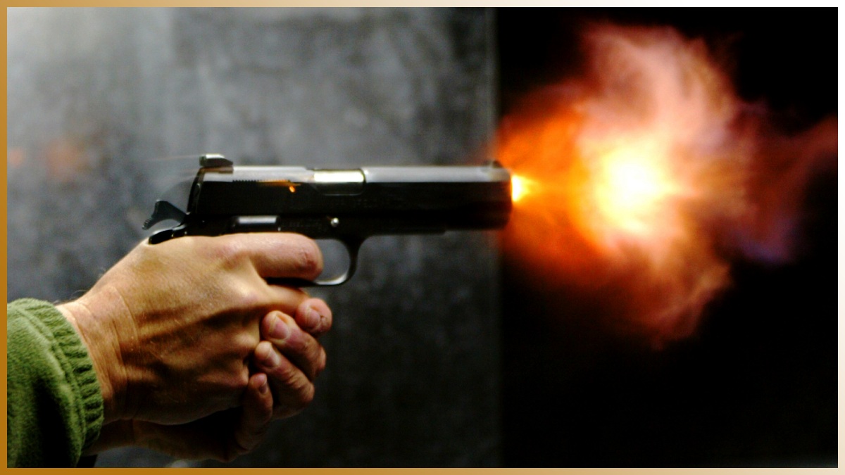 Manipur: మణిపూర్‍లో దారుణం.. పాఠశాల బయట మహిళ కాల్చివేత.. | A woman was ...