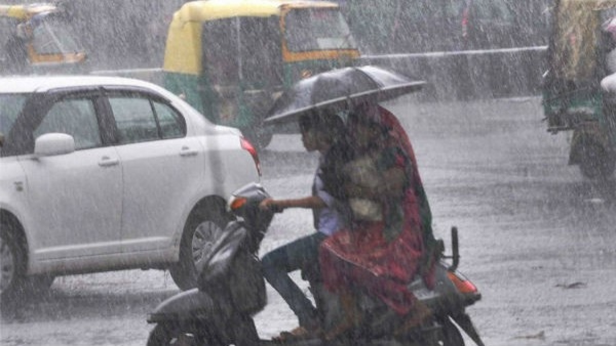 telangana rains: మూడురోజులు అత్యంత భారీవర్షాలు; హైదరాబాద్ లో రెడ్ అలెర్ట్.. తాజా అప్డేట్ ...