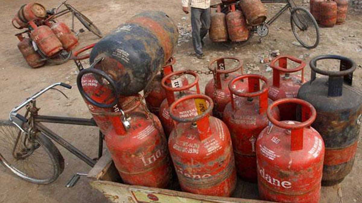 LPG cylinder: భారీగా పెరిగిన ఎల్పీజీ సిలిండర్ ధరలు | Commercial LPG cylinder prices hiked by Rs ...