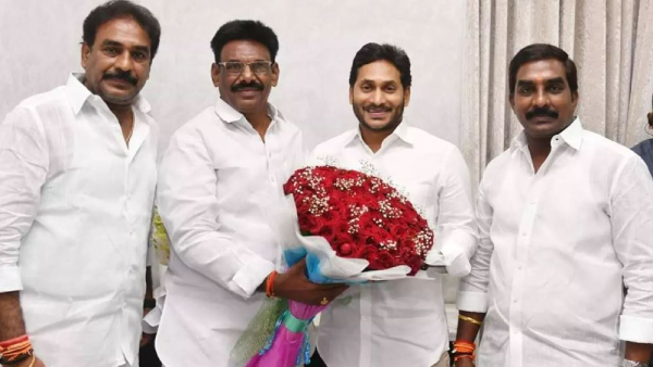 టీడీపీకి సీనియర్ నేత గుడ్‌బై: జగన్ సమక్షంలో వైసీపీ కండువా | TDP leader ...