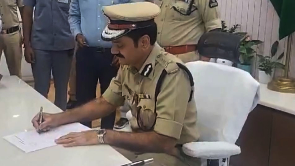 హైదరాబాద్‌ కొత్త పొలీస్ కమిషనర్ ఆన్ డ్యూటీ- స్ట్రిక్ట్ వార్నింగ్ ...