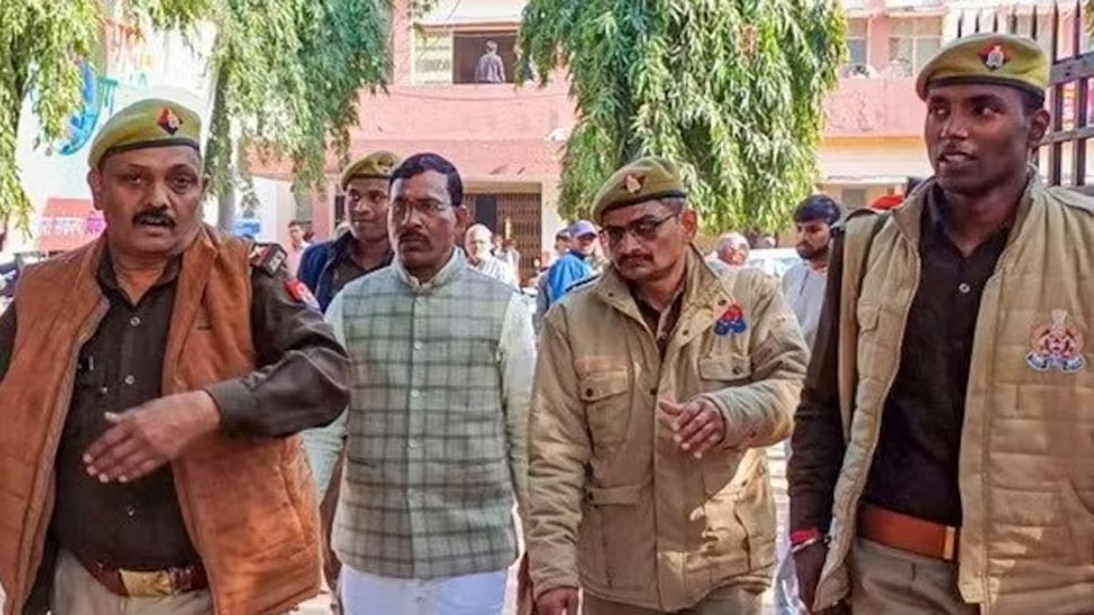 మైనర్ రేప్ కేసులో అధికార పార్టీ ఎమ్మెల్యేకి 25 ఏళ్లు జైలు శిక్ష, ఎక్కడ జరిగిందంటే?, పబ్లిక్ గా ...