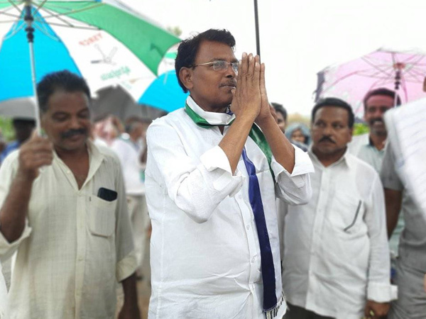 మచిలీపట్నం లోక్‌సభ వైసీపీ అభ్యర్థిగా.. | YSRCP 5th list: YS Jagan to field MLA Simhadri Ramesh ...