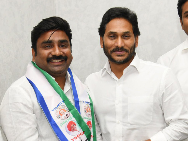 కూటమిలో కల్లోలం: టీడీపీ, జనసేనకు సీనియర్లు గుడ్‌బై | TDP and Janasena leaders Gopal Yadav and ...