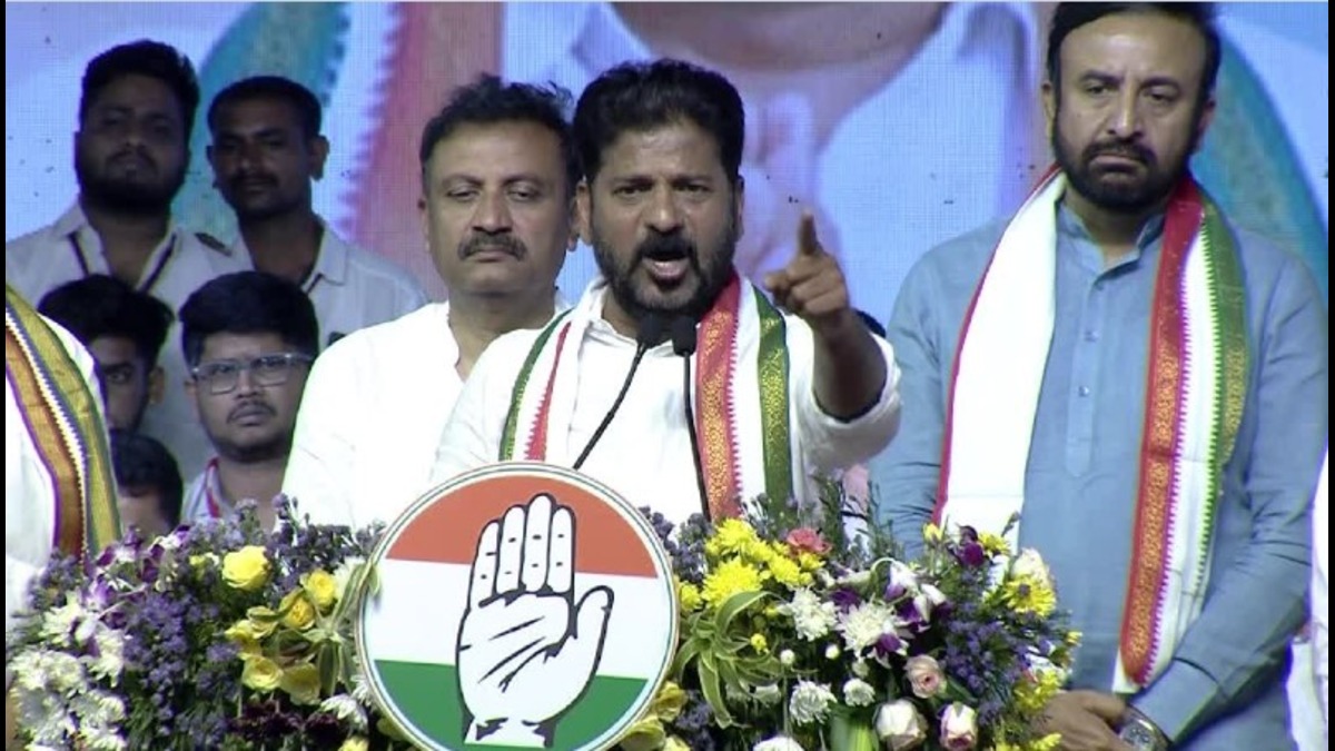 మోడీని టార్గెట్ చేసిన రేవంత్: కేసీఆర్‌నూ వదల్లేదు | Revanth reddy hits ...