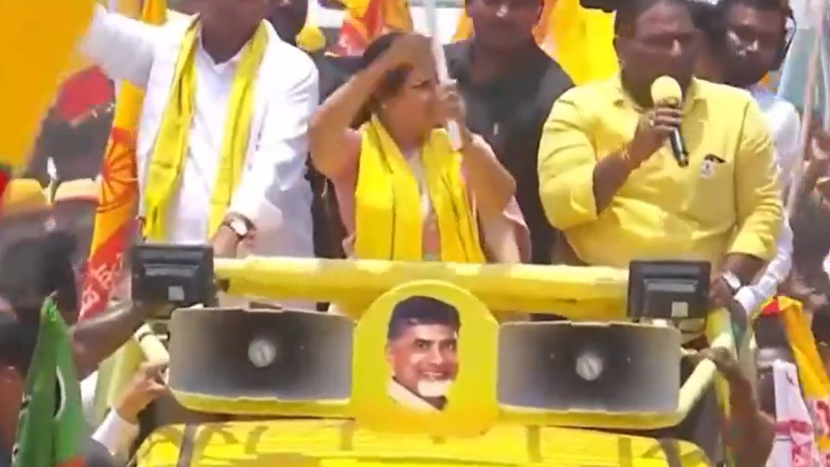 కుప్పంలో భారీ ర్యాలీతో చంద్రబాబు నామినేషన్ వేసిన భువనేశ్వరి ...