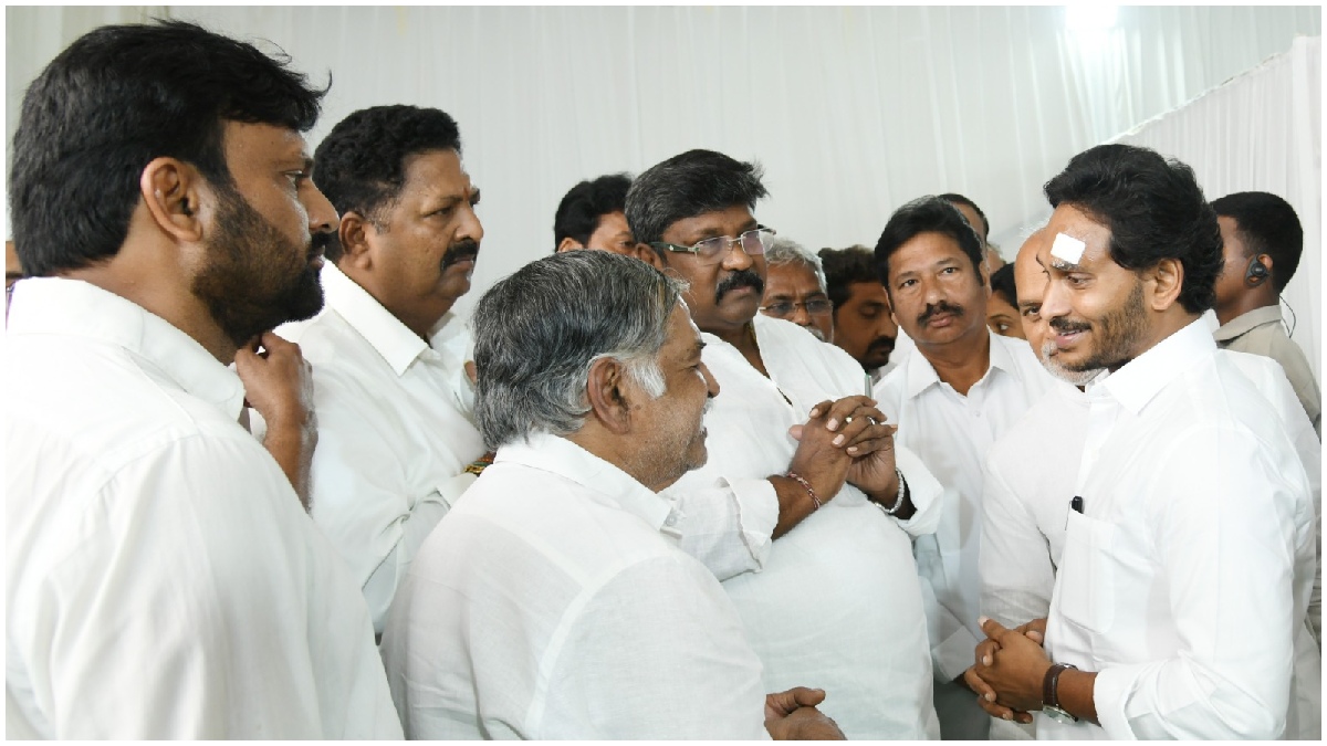 Ys Jagan Stone Attack: రాయి దాడిపై జగన్ ఫస్ట్ రియాక్షన్ ఇదే..! | Ys ...