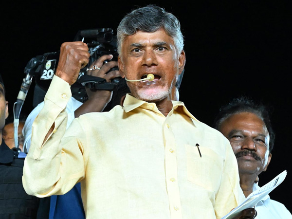 టీవీల్లో ఆలాంటి వార్తలు చూసి పోలింగ్ కేంద్రాలకు వెళ్లిన ప్రజలు, చంద్రబాబు సంచలనం! | Former CM ...