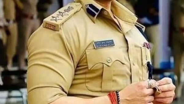 నడిరోడ్డు మీద నమాజ్, సుమోటో కేసు పెట్టిన ఇన్స్ పెక్టర్ కు ఎలాంటి శిక్ష ...