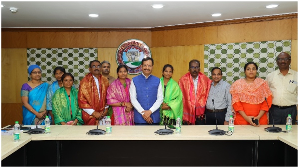 TGSRTC: బస్టాండ్ లో జన్మించిన పాపకు జీవిత కాలం ఉచిత బస్ పాస్.. | RTC MD ...