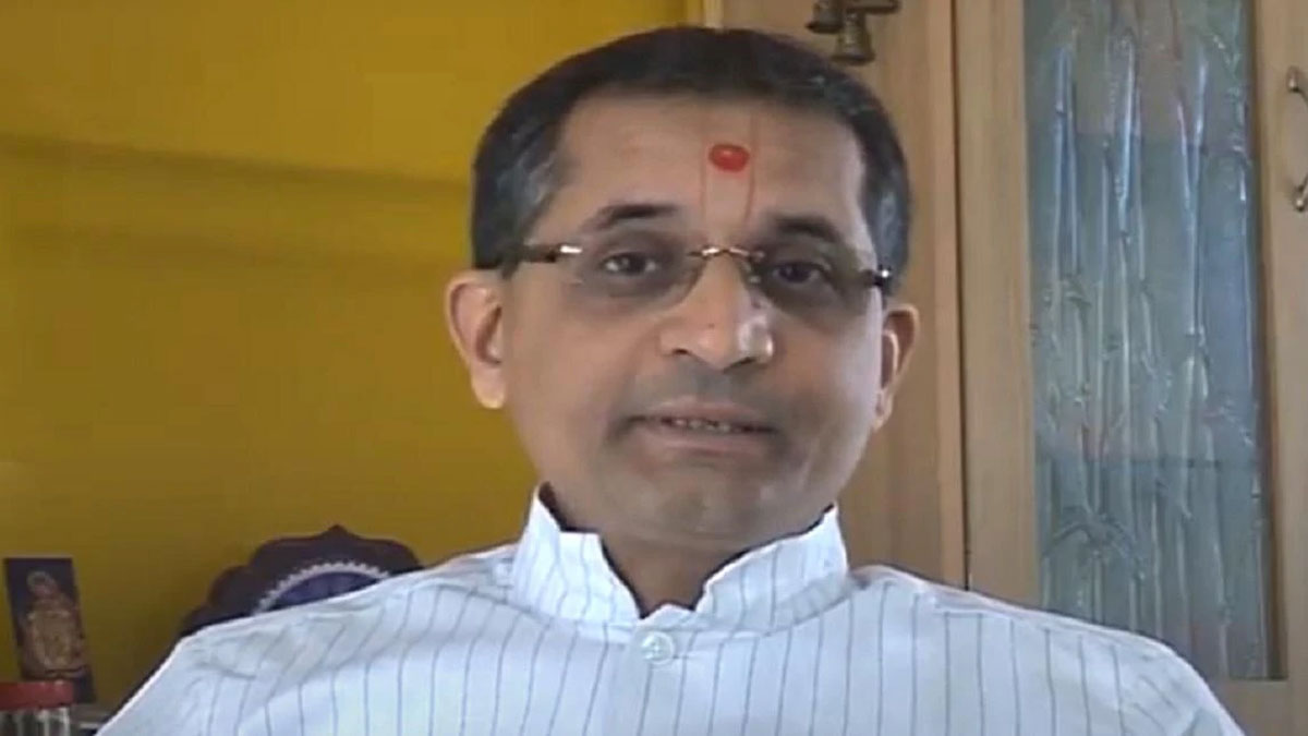 యూపీఎస్సీ ఛైర్మన్ రాజీనామా: సన్యాసం స్వీకరించే యోచన | UPSC Chairman Manoj Soni has resigned ...