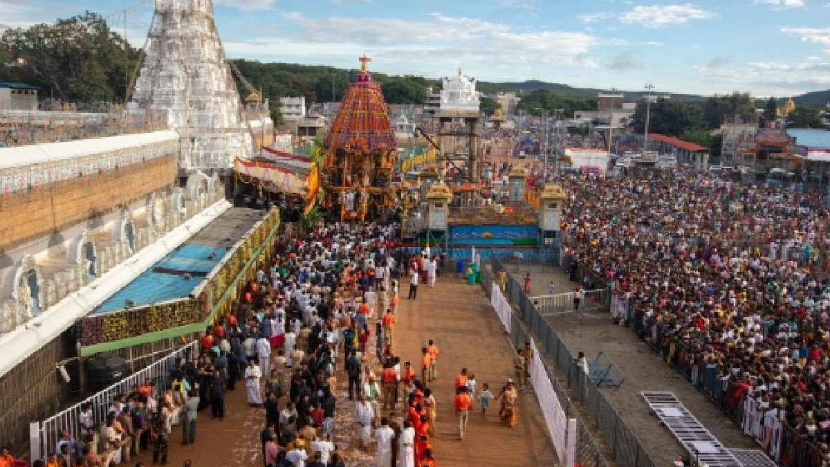 దంపతులు ఇద్దరూ పోలీసులే, తిరుమలలో హోటల్ యజమాని ఏం చేశాడో తెలుసా | Hotel ...