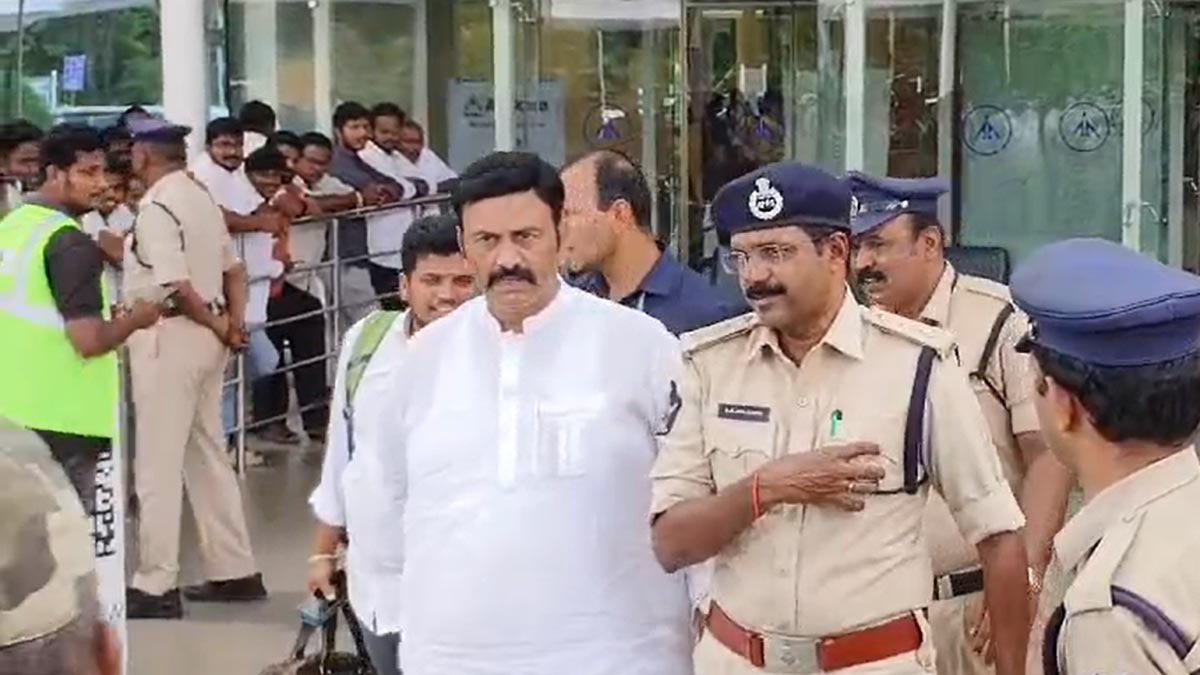 గన్నవరం ఎయిర్ పోర్టులో రఘురామకు షాక్! జై జగన్ నినాదాలు.. | setback to tdp mla raghurama Krishnam ...