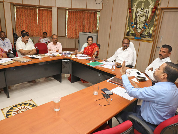 తిరుమలలో ఆ ఏజెన్సీల అలసత్వం: నాణ్యత రహితం: భక్తులకు తిప్పలు: కమిటీకి ...