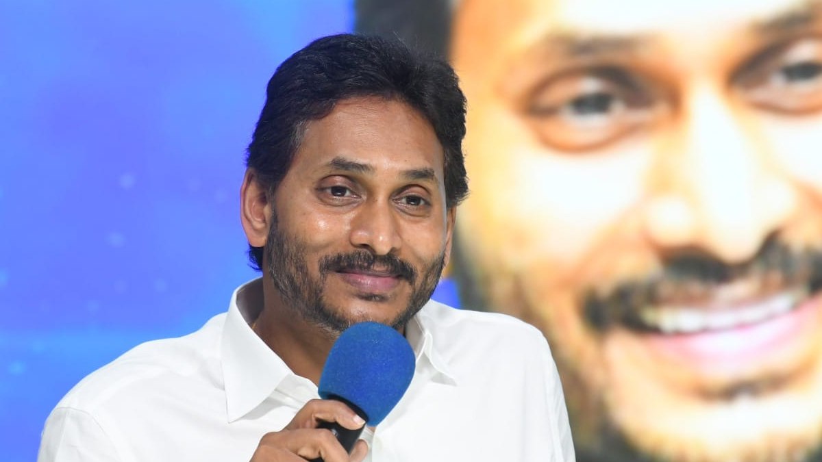 ఇక ప్రజల్లోనే ఉంటాను, అబద్దం చెప్పనందుకే - జగన్..!! | YS Jagan Assurance for party leaders ...
