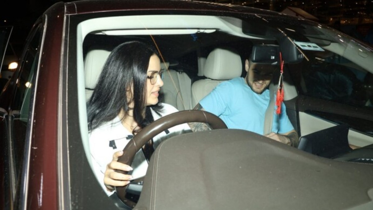 ప్రియుడుతో కారులో దొరికిపోయిన హార్దిక్ పాండ్యా మాజీ భార్య | hardik Pandya ex wife Natasa came to ...