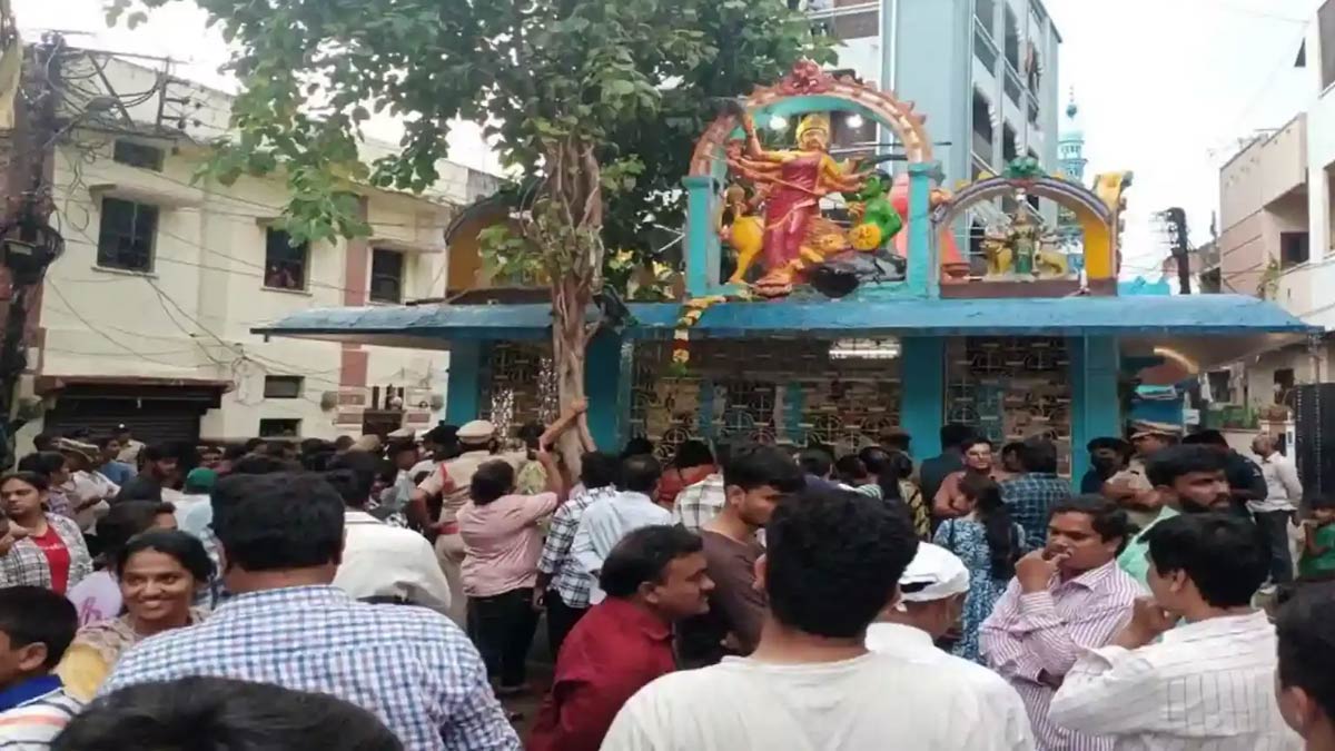 Muthyalamma: ముత్యాలమ్మ ఆలయ పునర్‌నిర్మాణానికి రూ.10 లక్షలు ప్రకటించి ...