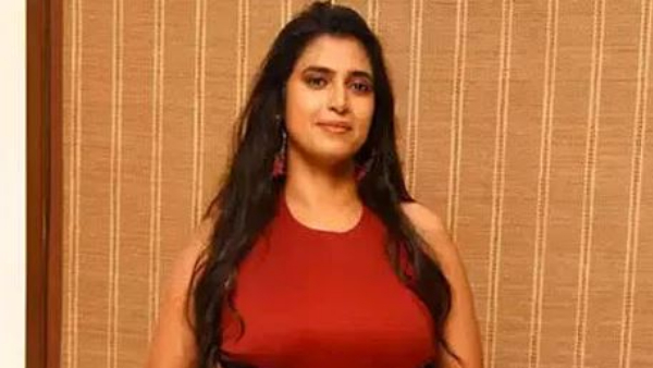 నాగార్జున హీరోయిన్ ఇంటికి పోలీసులు..పరారీలో హాట్ బ్యూటీ..ఏం చేసిందో ...