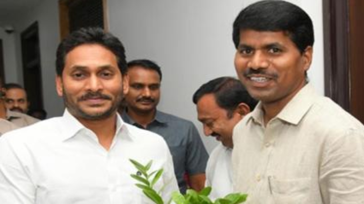 అర్ధరాత్రి తాడేపల్లిలో ఏపీ సచివాలయ ఉద్యోగుల నేత వెంకట్రామిరెడ్డి ...