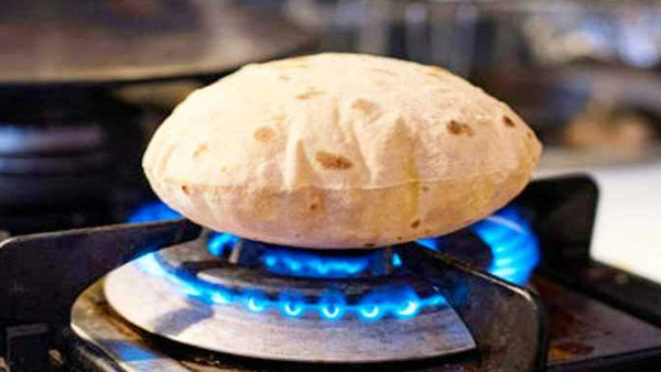 రోటీని డైరెక్ట్‌గా గ్యాస్ మంటపై కాల్చి తింటున్నారా? దీంతో వచ్చే డేంజర్ ...