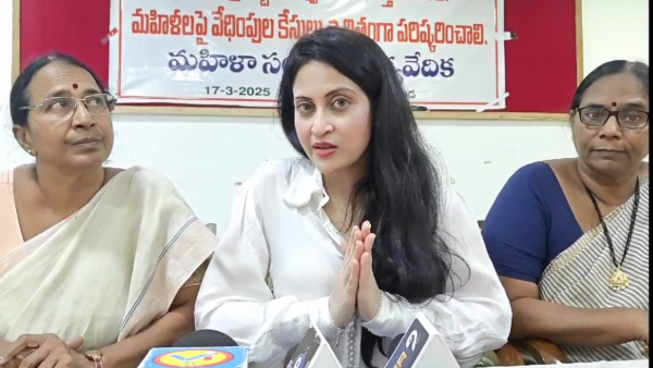 కాదంబరి జత్వానీ కేసులో బిగ్ ట్విస్ట్ ? కూటమి సర్కార్ హ్యాండిచ్చేసిందా ...