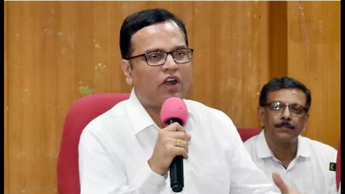 తెలంగాణ కొత్త సీఎస్‌గా ఐఏఎస్ అధికారి కే రామకృష్ణారావు | Senior IAS ...