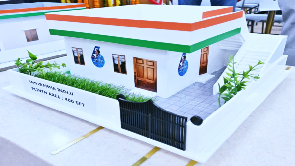 ఇందిరమ్మ ఇళ్ళ విషయంలో వారికి స్వీట్ వార్నింగ్ ఇచ్చిన మంత్రి! | Minister ...