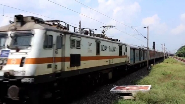 చర్లపల్లి నుంచి ప్రత్యేక రైళ్లు- ఏపీలో హాల్ట్ స్టేషన్లు | SCR to run 26 ...