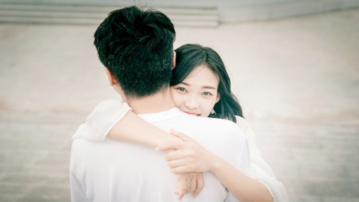 ఒక్క హగ్ కు రూ.600.. చైనాలో కొత్త ట్రెండ్.. కుర్రాళ్లకు ఫుల్ గిరాకీ ...