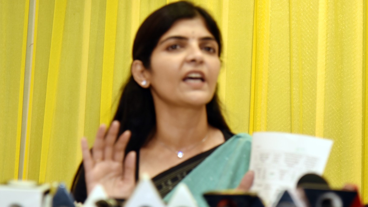 అమ్మాయిలూ జాగ్రత్త.. కాలం బాగోలేదు..మహిళా కమిషన్ ఛైర్ పర్సన్ శైలజ..! | ap women commission ...