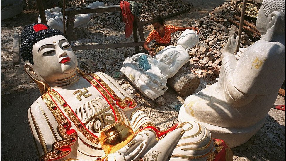 స్వస్తిక: హిట్లర్ హిందూ మత చిహ్నాన్ని తన పార్టీ గుర్తుగా ఎందుకు ...